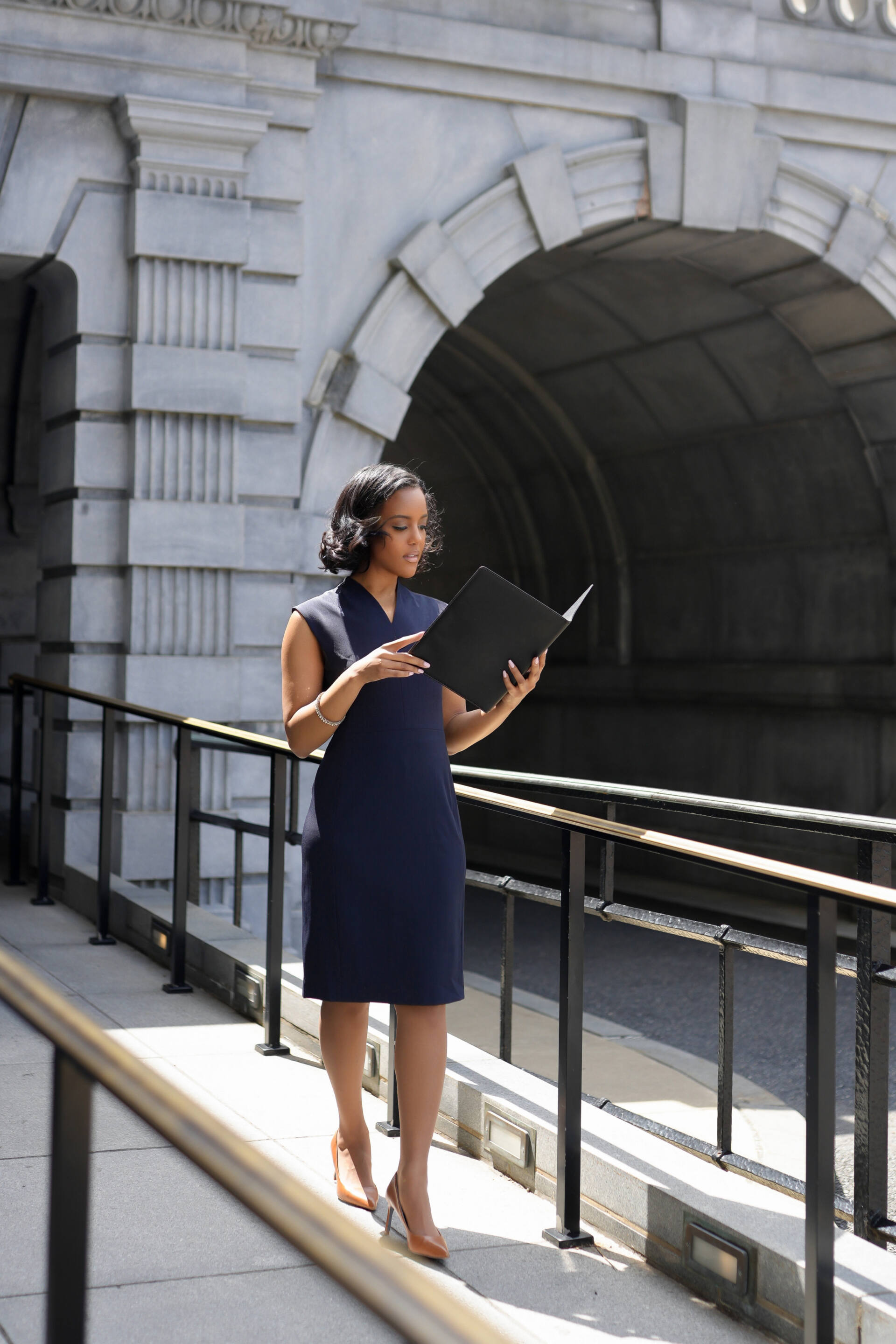 Awards vs. Monetary Bonuses – Which Reigns Supreme in the Workplace ...